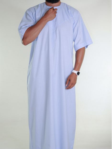 Qamis Emirati, une collection de qamis élégants et classes pour tous